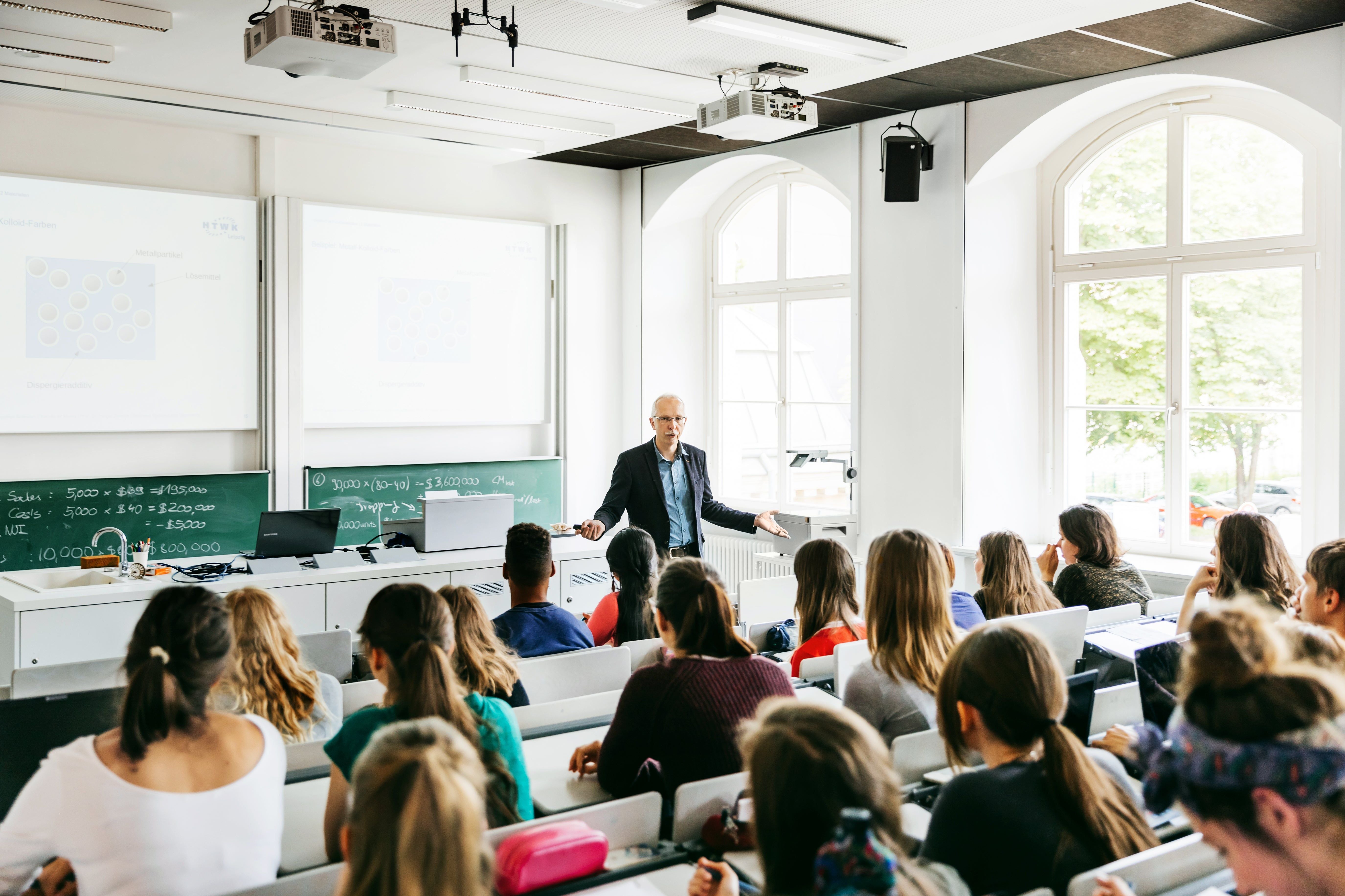 Studieren im Ausland: "Erasmus"-Erfinderin gestorben - oe24.at