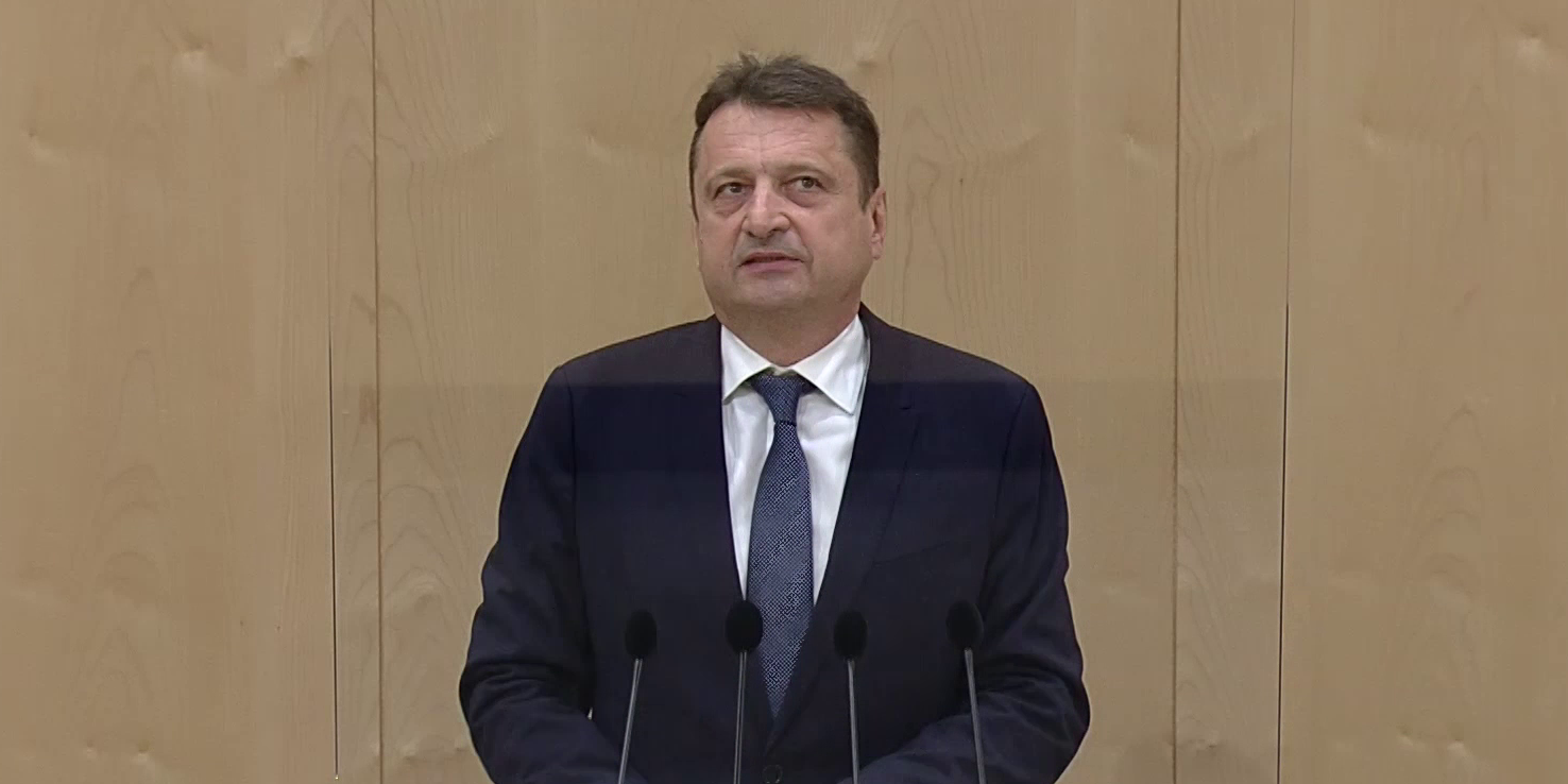 KI-Premiere im Hohen Haus: Erster Abgeordneter spricht mit Stimmavatar ...