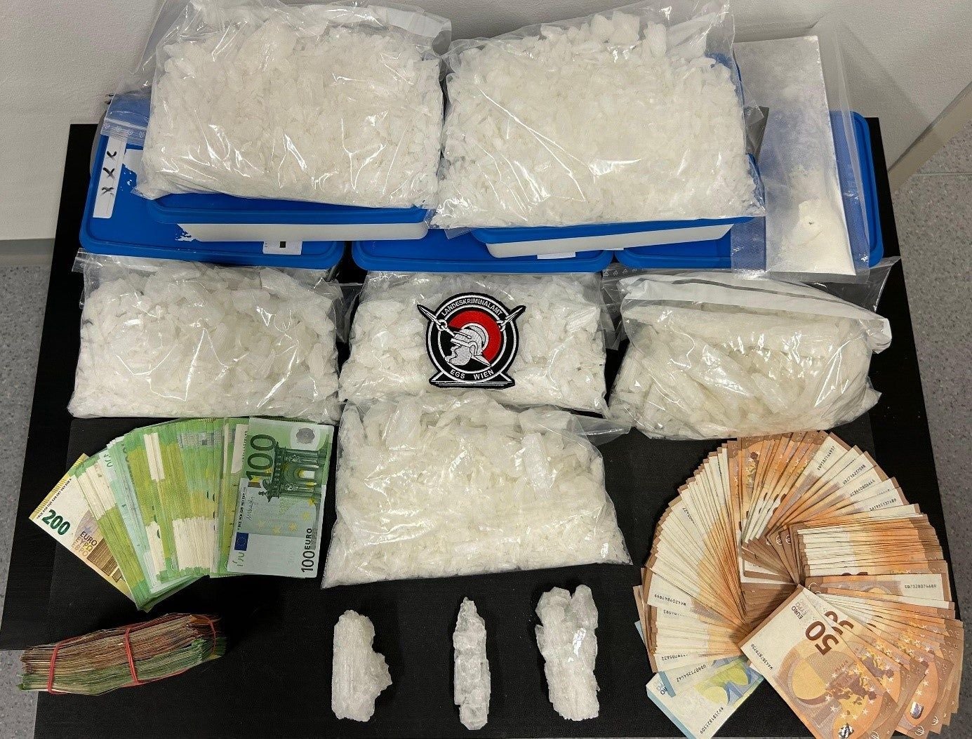 Fünf Kilo Crystal Meth in Wiener Wohnung ausgehoben - oe24.at