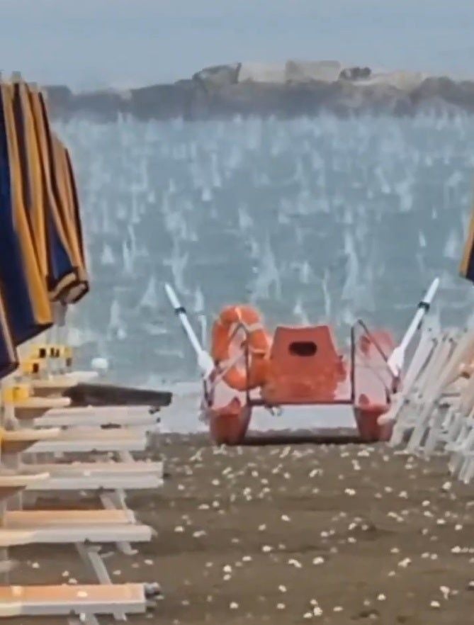 Monster-Hagel verwüstet beliebten Urlaubsort an der Adria - oe24.at
