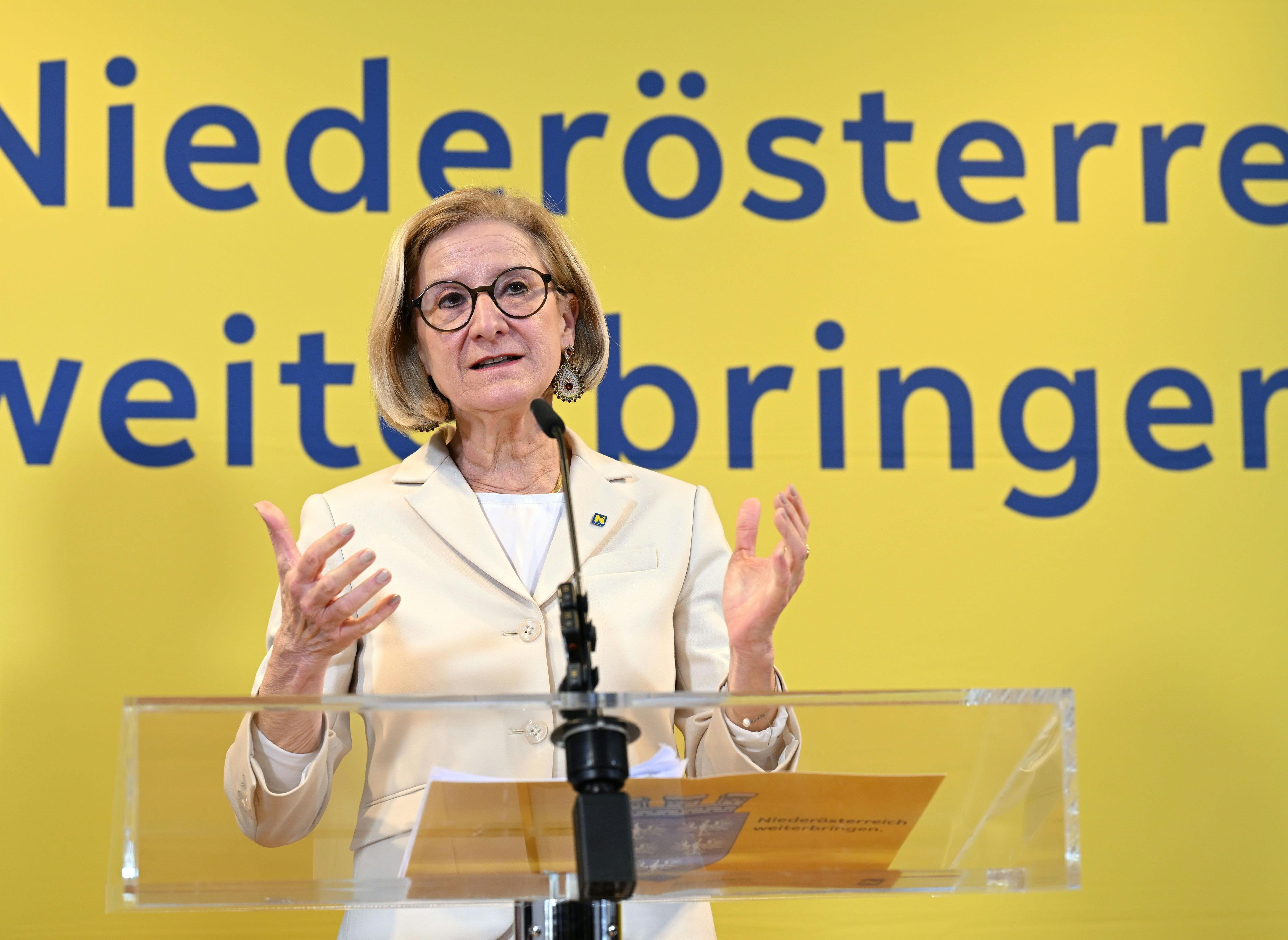 "Hören Sie auf": Mikl-Leitner attackiert Finanzminister - oe24.at
