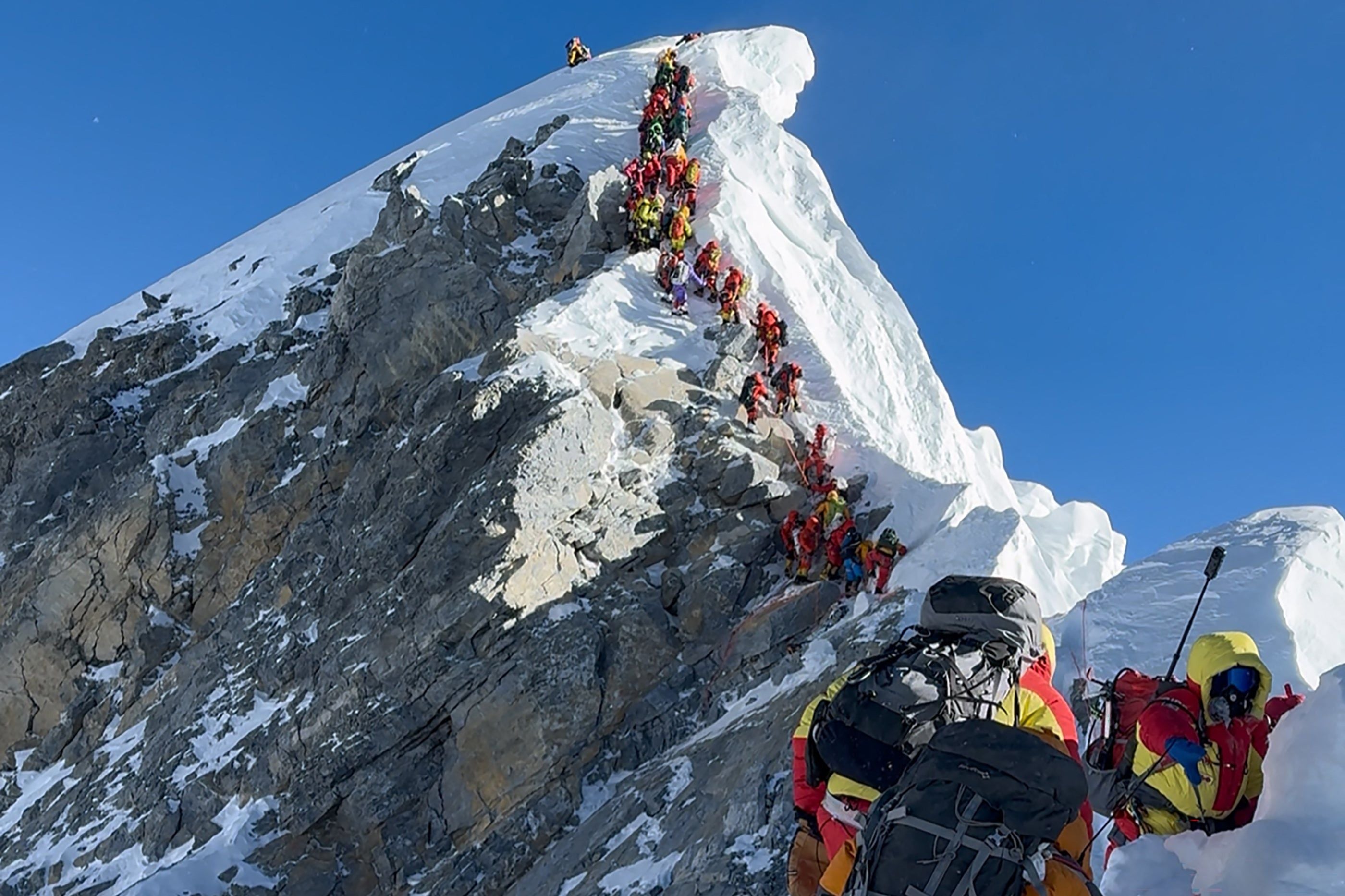 Kletterer stehen Schlange: Rekord am Mount Everest - oe24.at